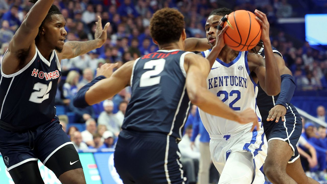 Reeves, Fredrick lead No. 4 Kentucky past Howard 95-63