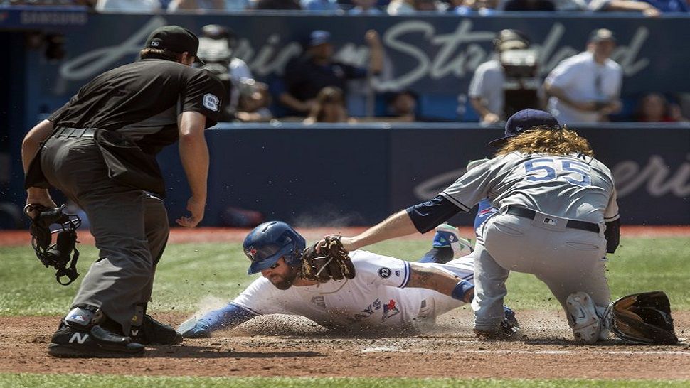 Pillar scores tiebreaking run as Jays beat Rays 2-1