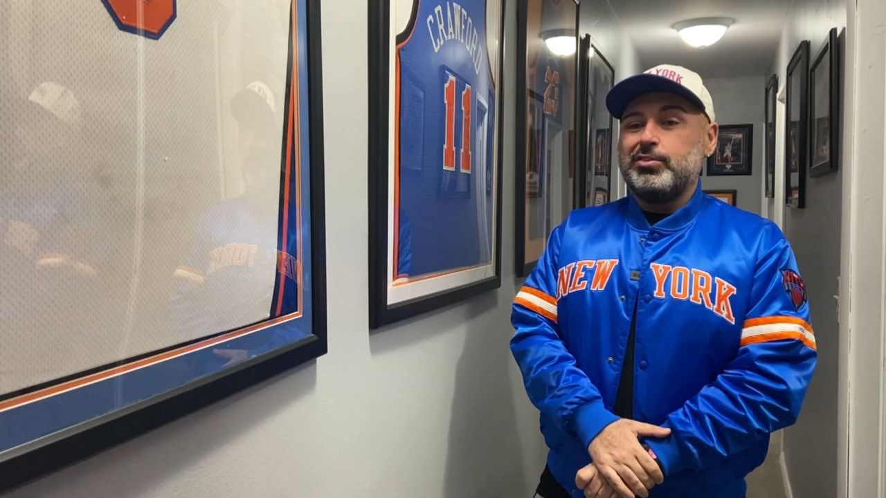 Knicks show superfan love on and off the court