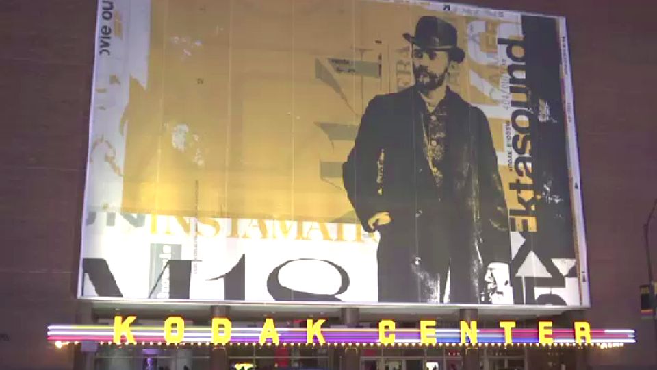 Hundreds celebrate Oscars at revamped Kodak Center