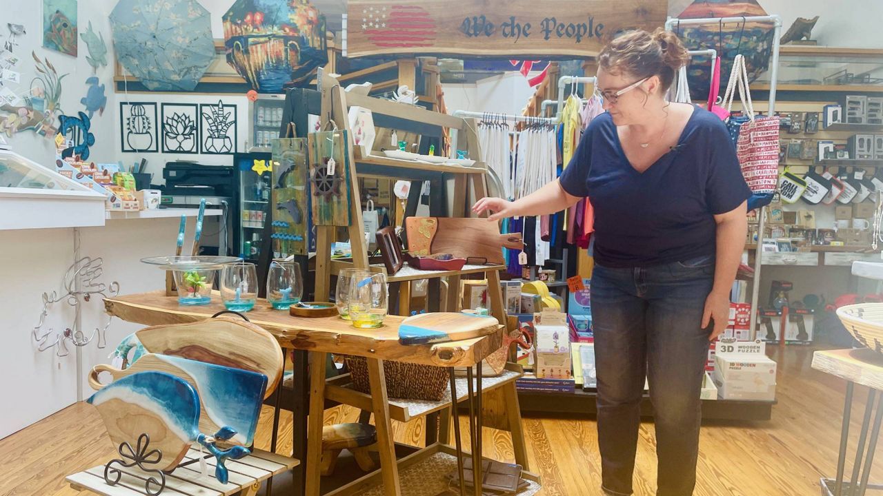 DeSantis signs bill to crack down on retail theft