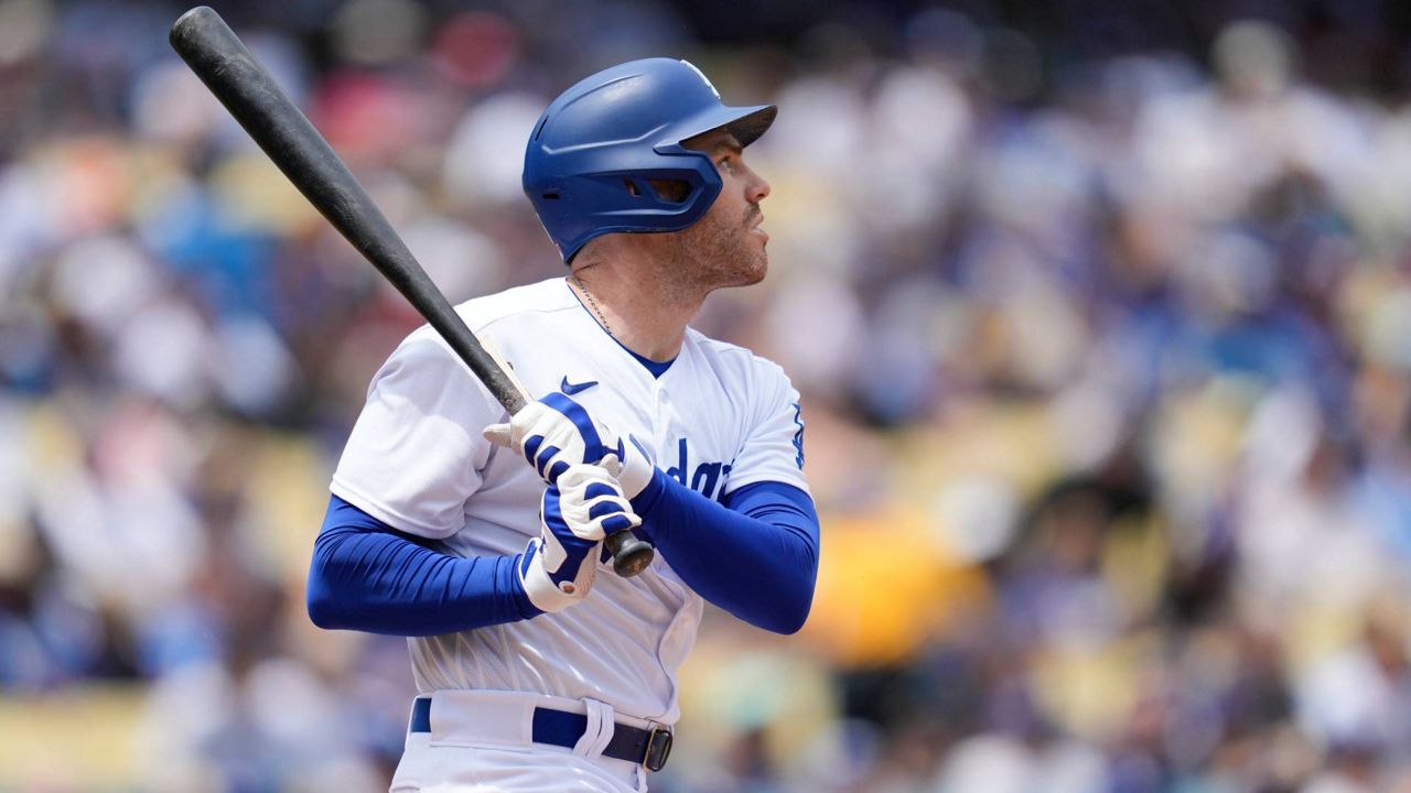 Dodgers lose 9-0; Reds grab NL Central lead over Brewers