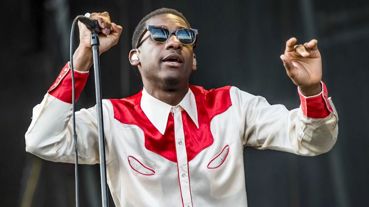 Soul Singer Leon Bridges remembers George Floyd while saluting Black ...