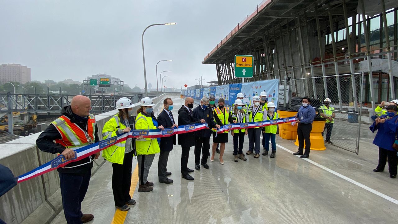Ribbon cutting held for new roadway network at LGA
