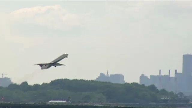 Port Authority Considers Lifting Perimeter Rule for LaGuardia