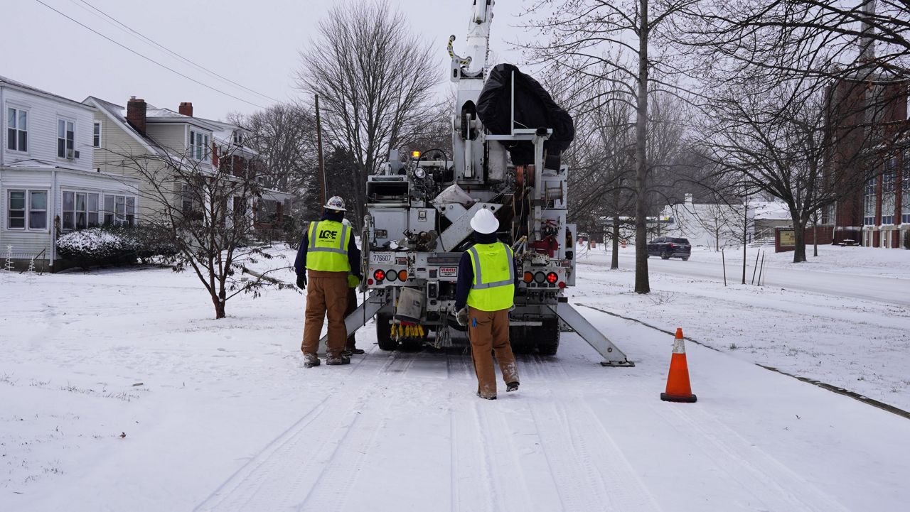 Crews work to restore power to thousands of Wisconsinites