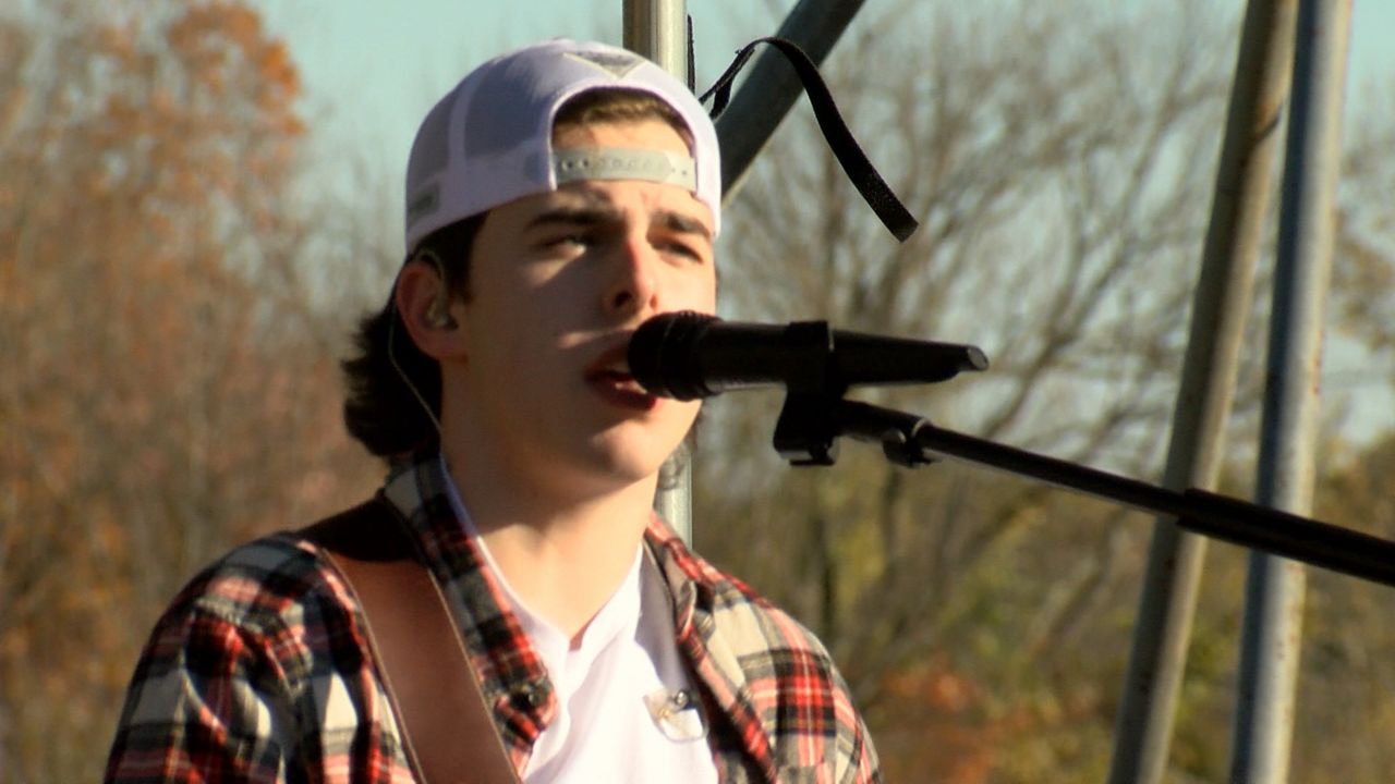 liam-coleman-signs-101820