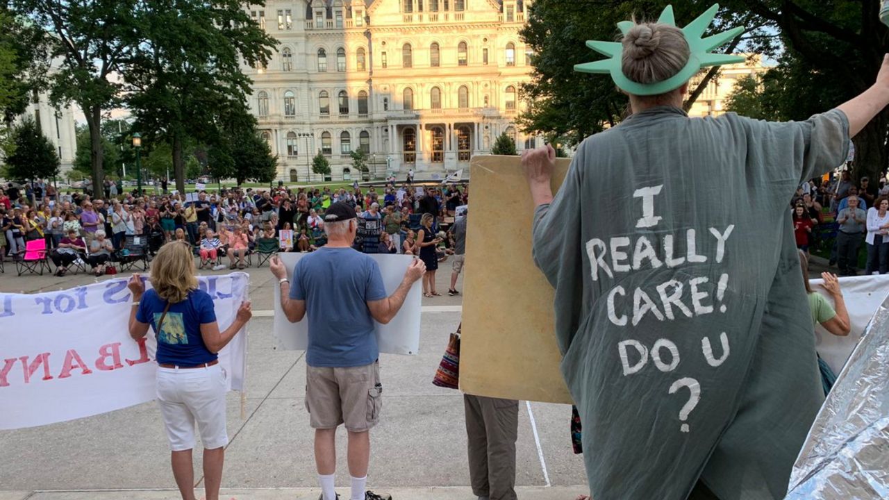 Hundreds Protest Detention Centers in Albany