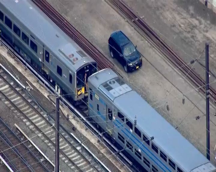 Stalled LIRR Train in Queens Causes Morning Rush Delays