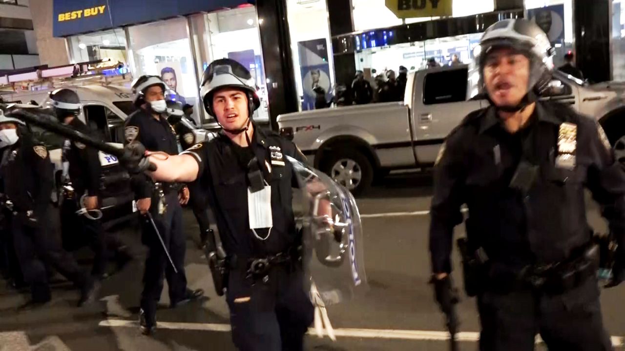 NYPD Chief Invites Gov on Ride Along After Looting Criticism