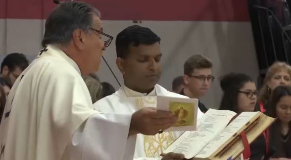 Mass held in honor of 9/11 hero and NYPD Detective Luis Alvarez