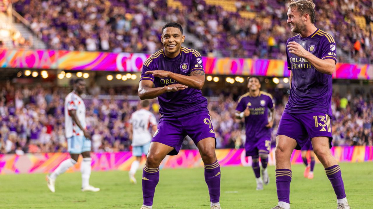 Orlando City beats Chicago Fire, 4-2