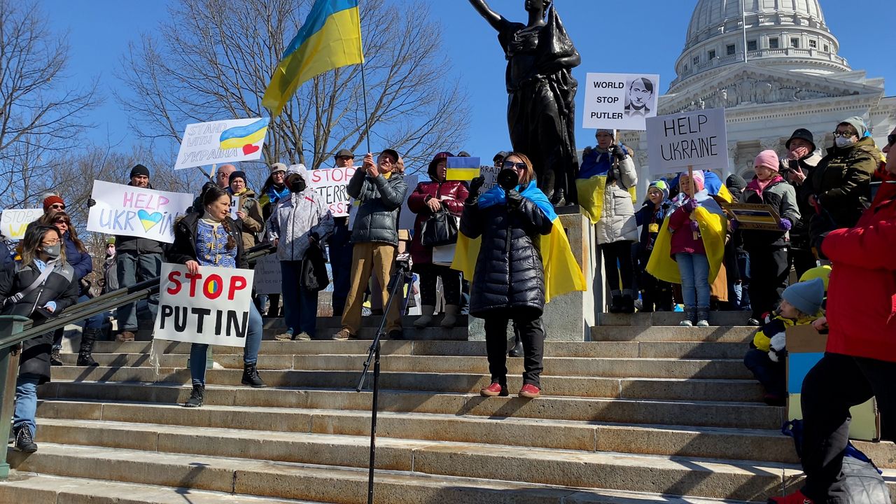 Hundreds rally support for Ukraine at State Capitol