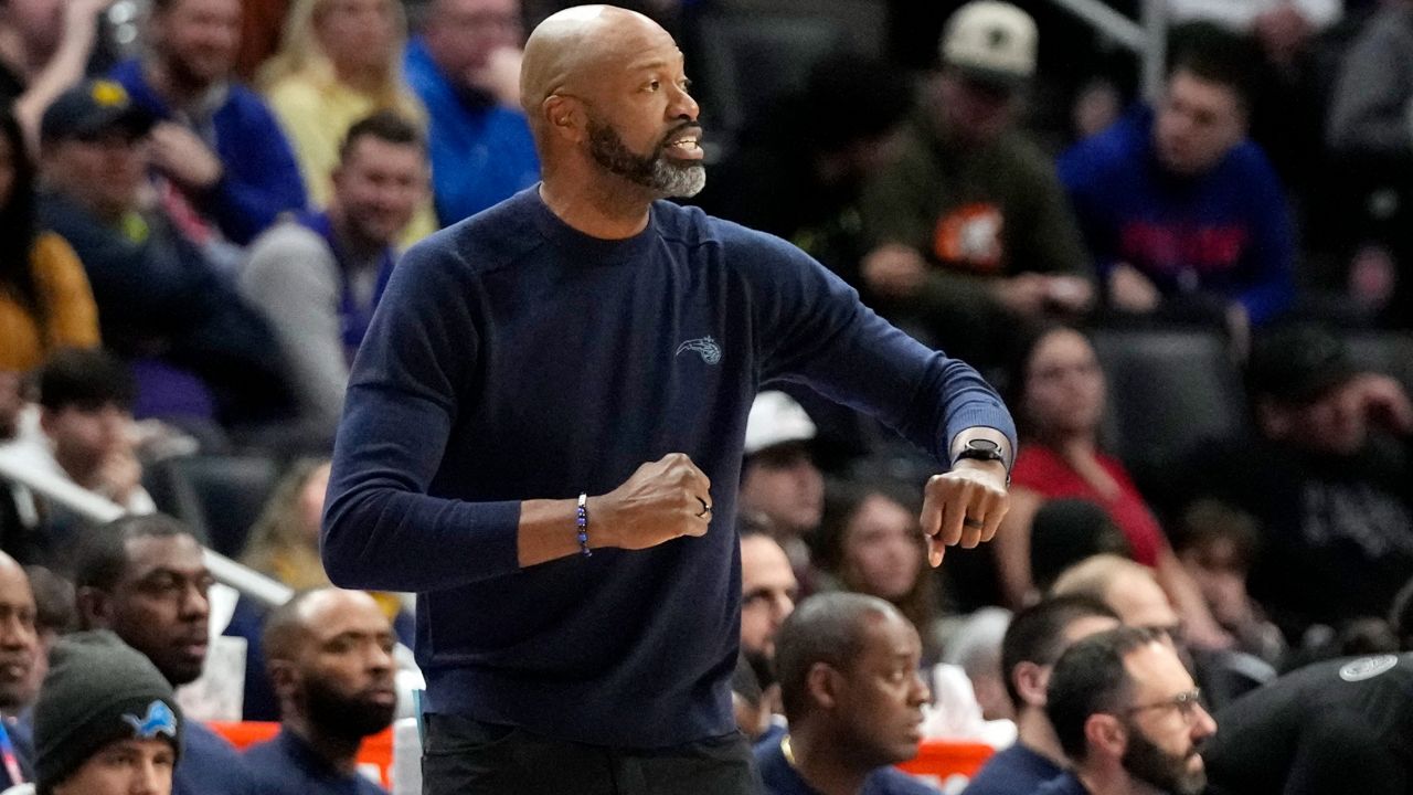 Magic's Mosley among 3 finalists for NBA Coach of the Year