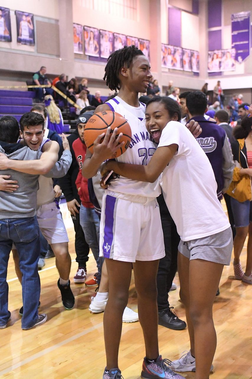 Mom's Visibility Prepares Malik Presley for Basketball Spotlight