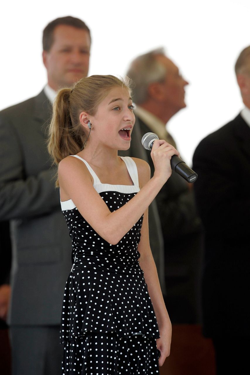 A Song in Her Heart: After Grinding for Eight Years, Green Bay’s Mandi ...