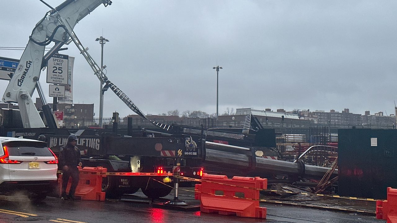 Five people hurt after boom truck collapses in Manhattan
