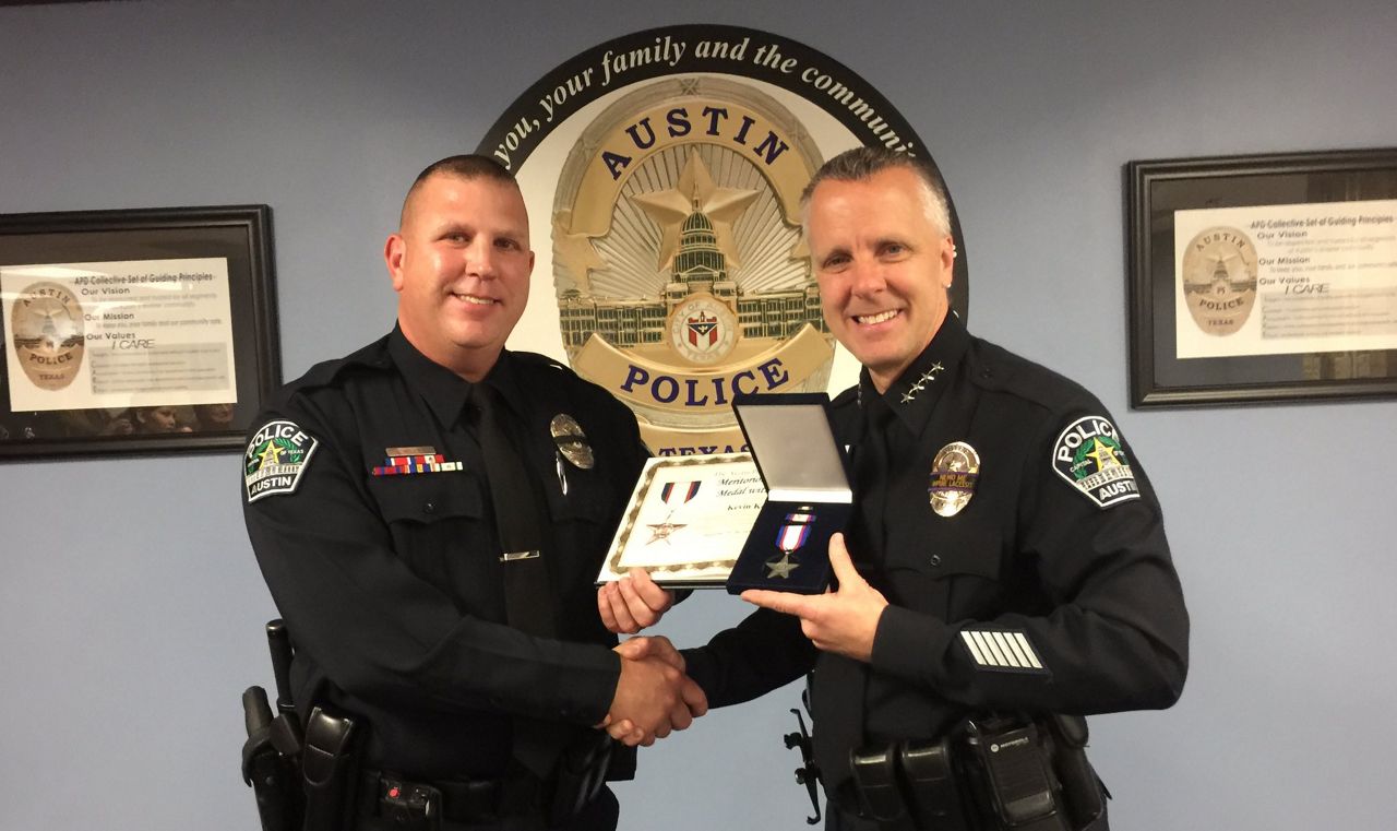 Austin Police Officer Awarded for Attempting to Rescue Man From Burning Car