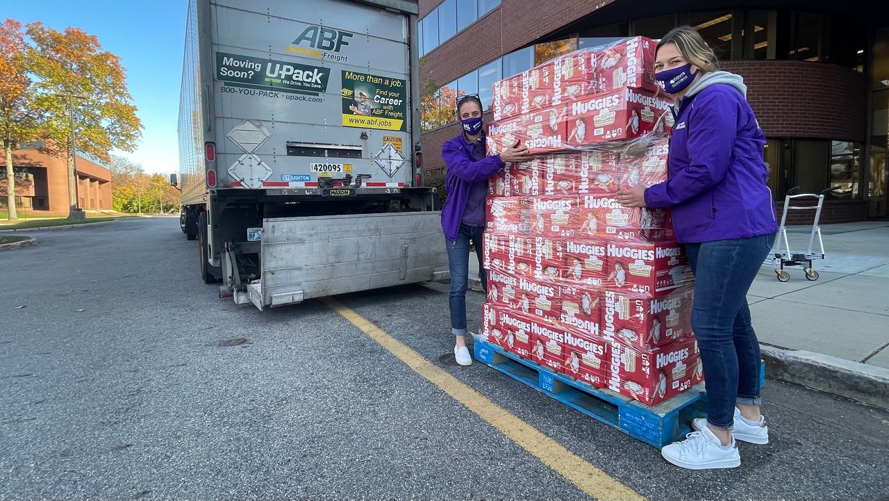 Walmart donates diapers to March of Dimes