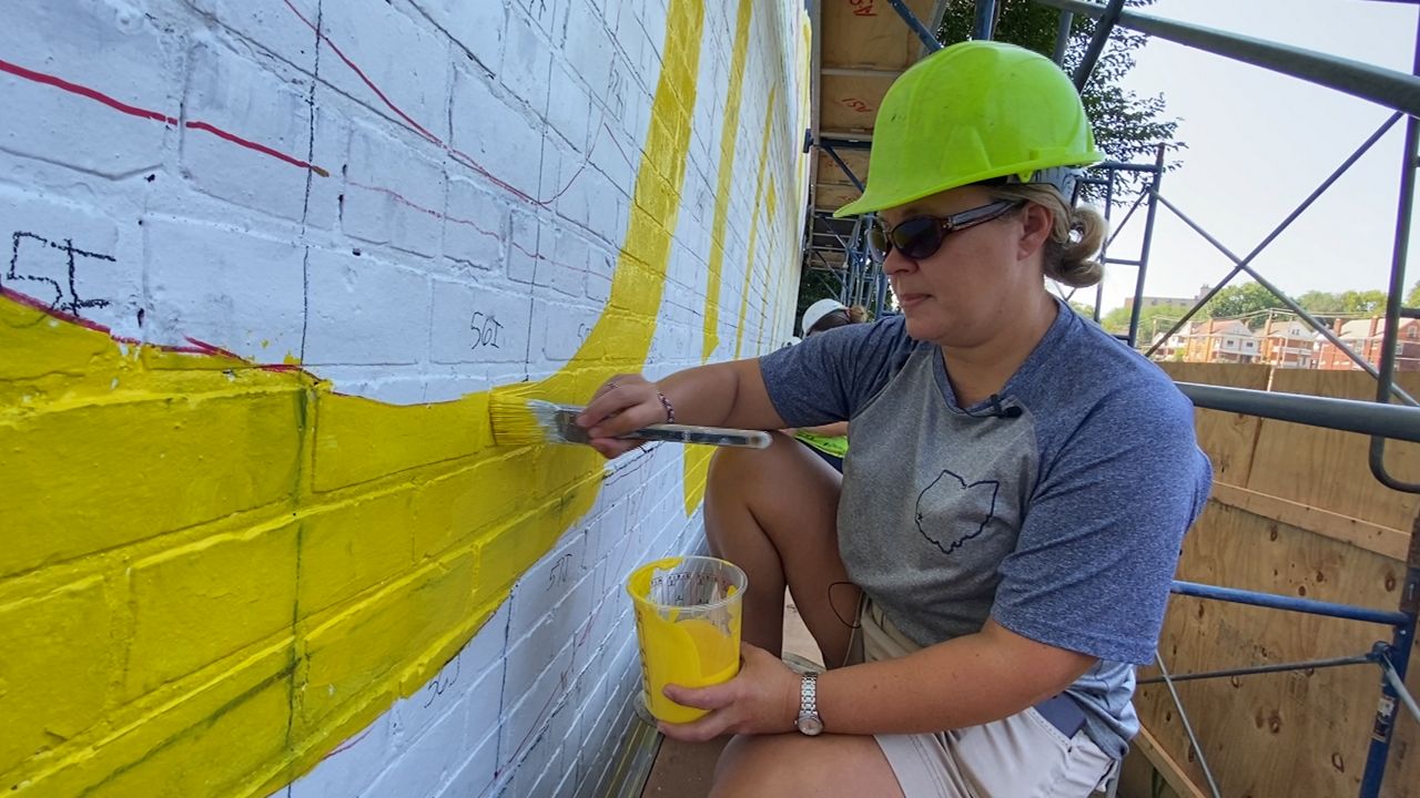 Cincinnati unveils police mediation mural