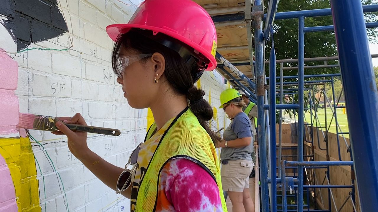 Cincinnati police paint alongside neighbors to create mediation mural