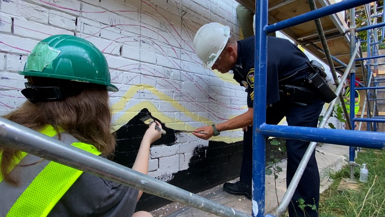 Cincinnati police paint alongside neighbors to create mediation mural