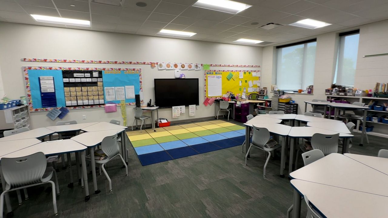 Menominee Elementary features new technology in open house