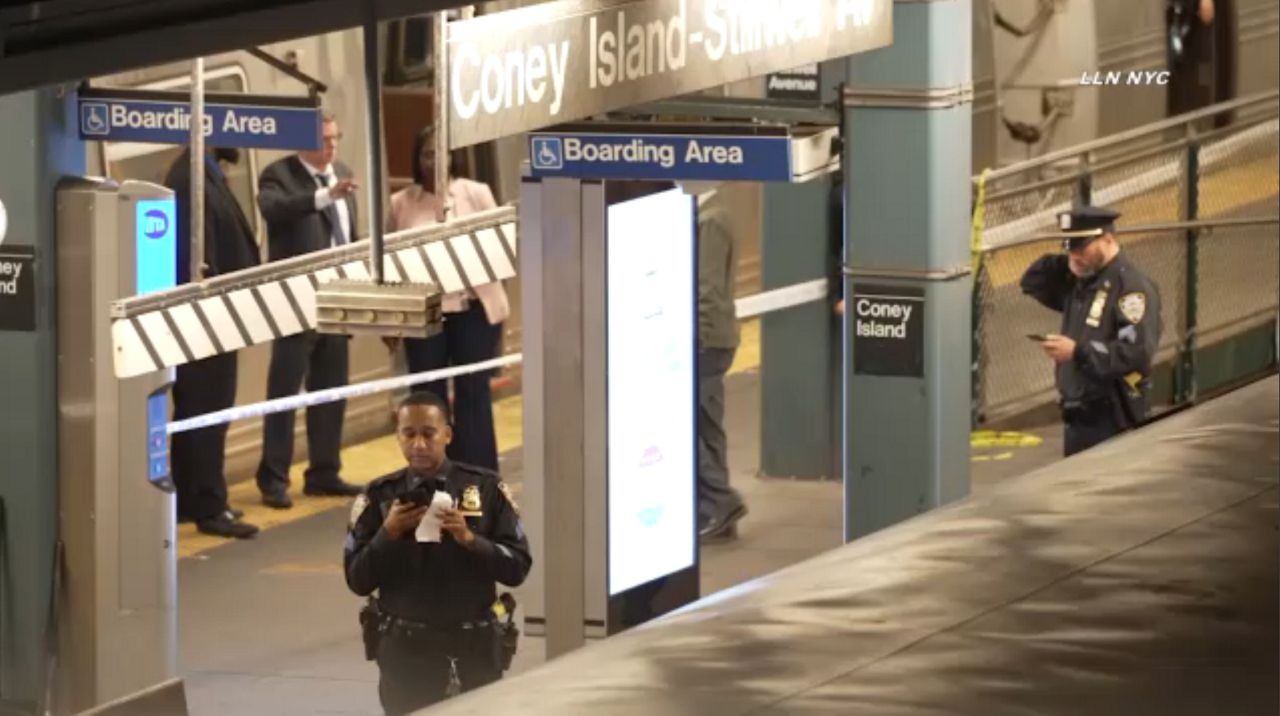 Apuñalamiento mortal en una estación en Coney Island