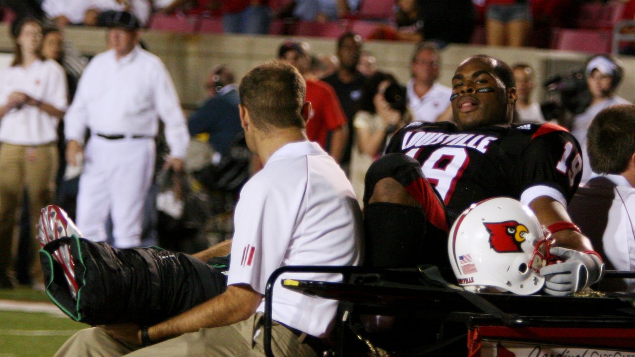 Louisville to honor Michael Bush