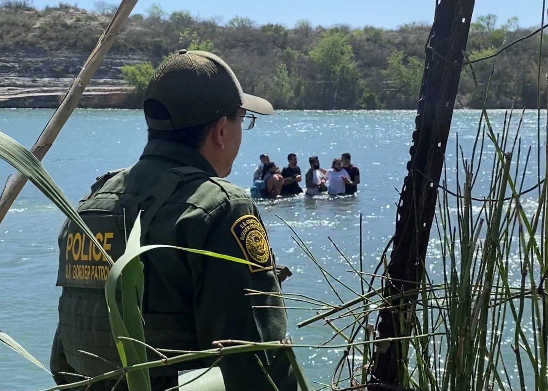 Del Rio officials rescue group of migrants from Rio Grande
