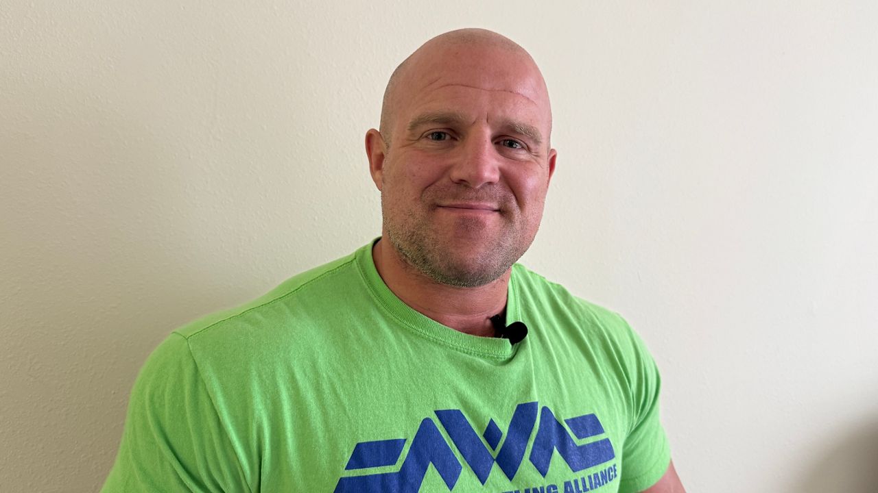 A Tampa professional wrestler remembers meeting Hulk Hogan