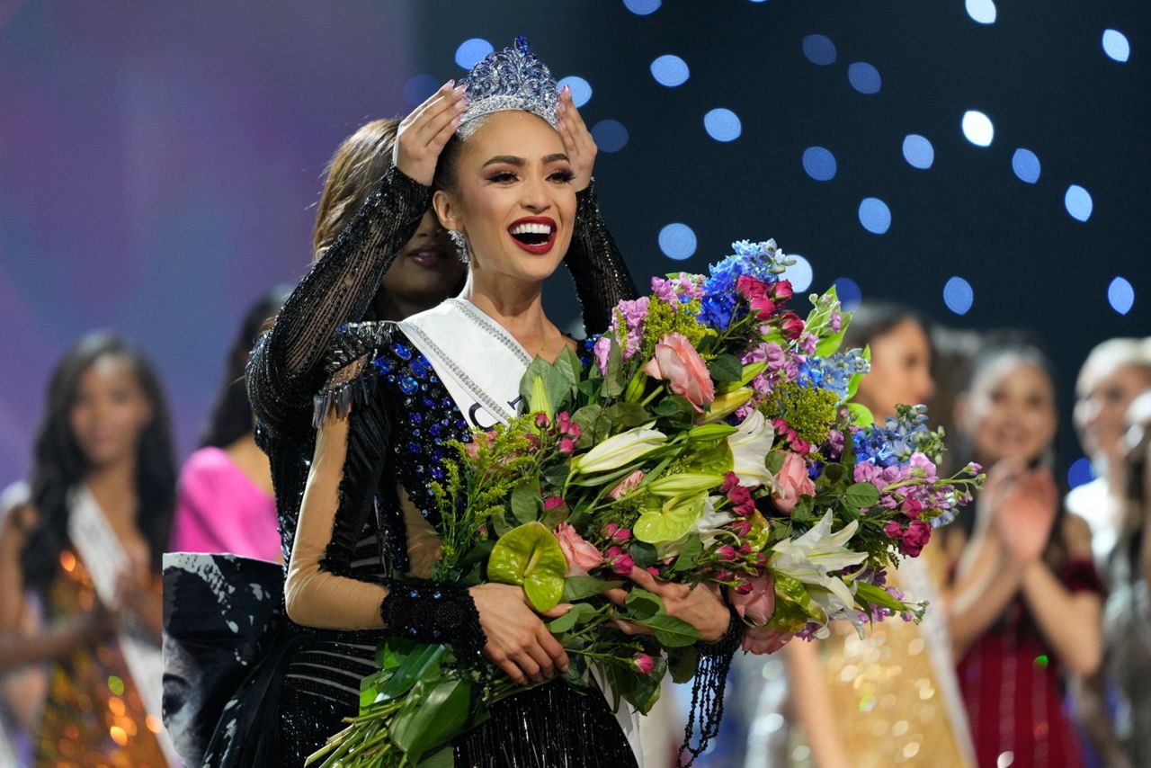 Filipino-estadounidense Miss Universo en final muy latina