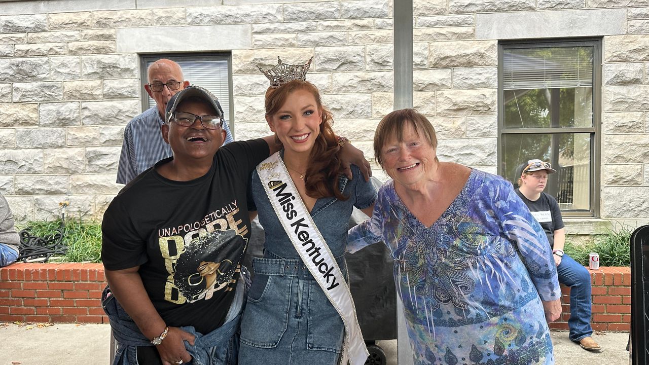 Miss Kentucky shows off her fiddle-playing talents