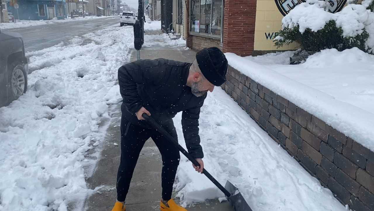 Milwaukee residents make the most out of heavy snowfall