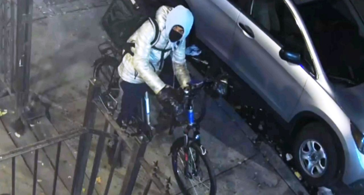 NYPD: Pair Wanted in String of E-Bike Robberies