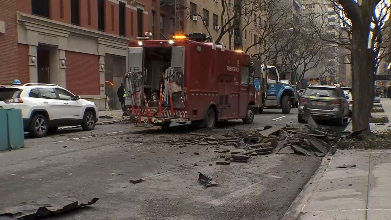 Manhattan Manhole Fires Injure Three People