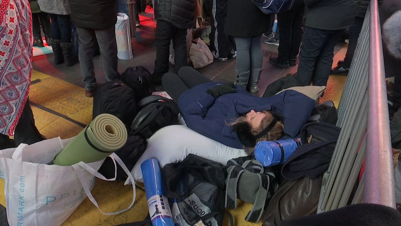Drawing Attention to Homelessness, Hundreds Spend Night Sleeping on ...