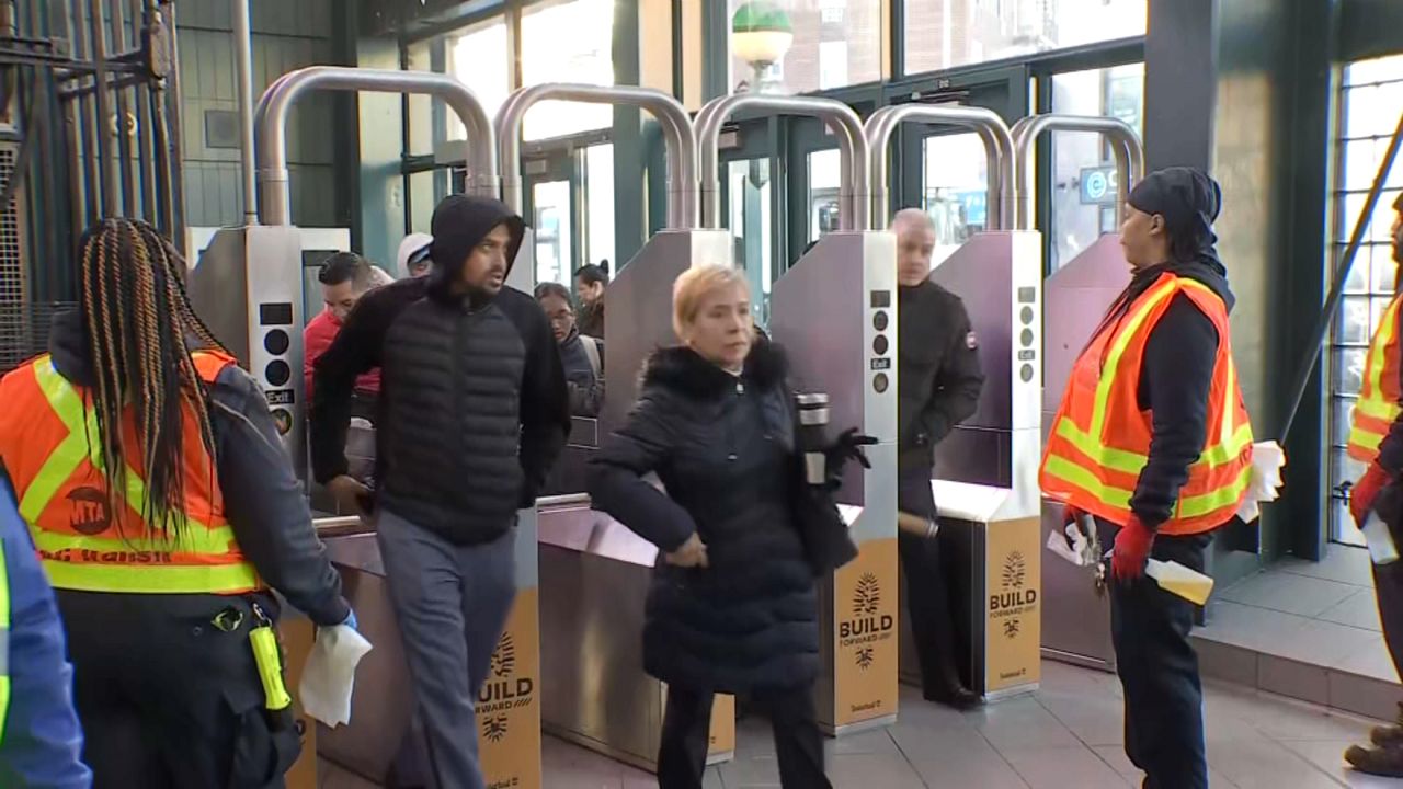 Usuarios: positivo que haya empleados de MTA dando ayuda