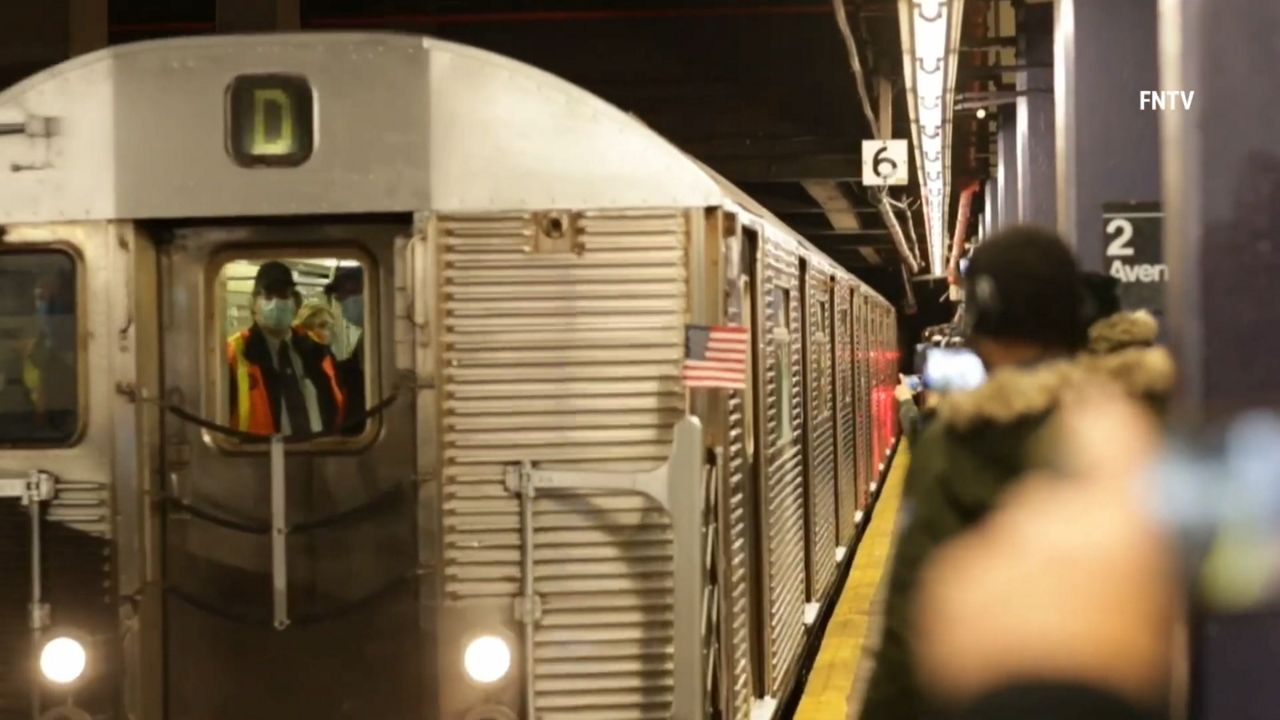 MTA retira vagones R32 de los años 60s -domingo último viaje