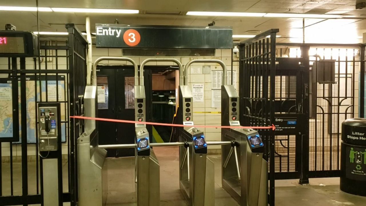 NYPD: MTA worker attacked at Harlem subway station