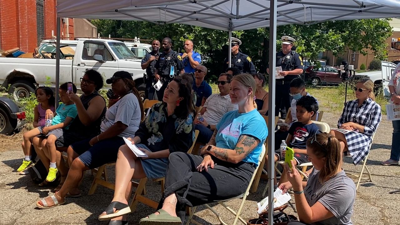 Mediation mural seeks to better police-neighborhood relations