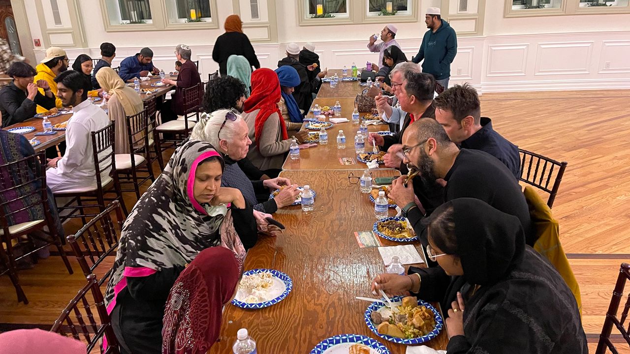 Interfaith dinner allows people to learn about Ramadan