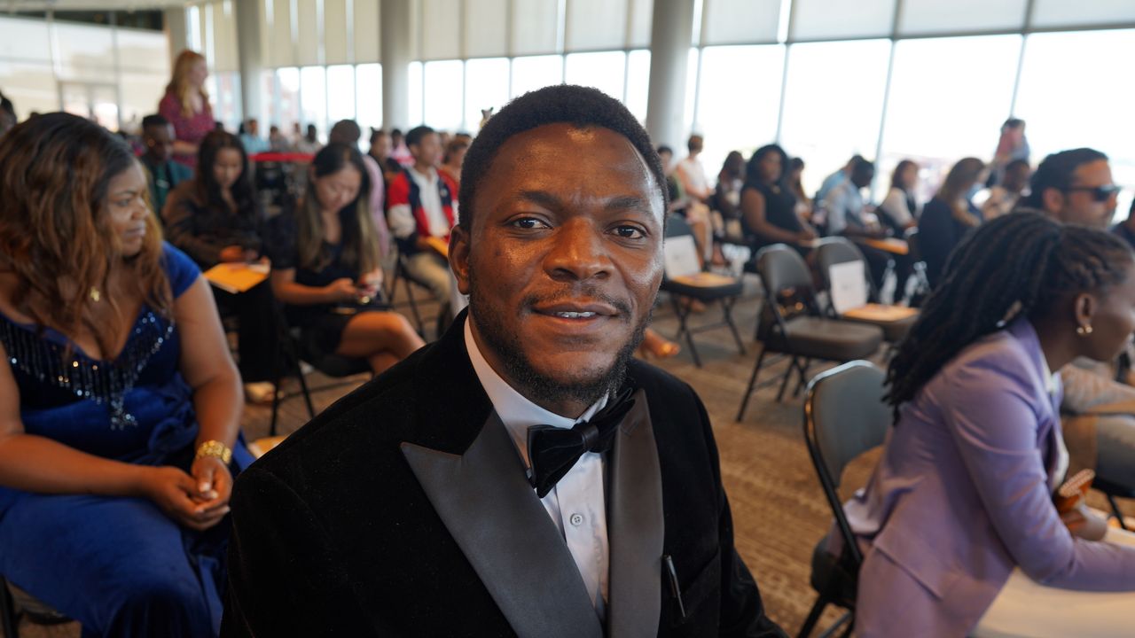 60 immigrants become Americans in naturalization ceremony