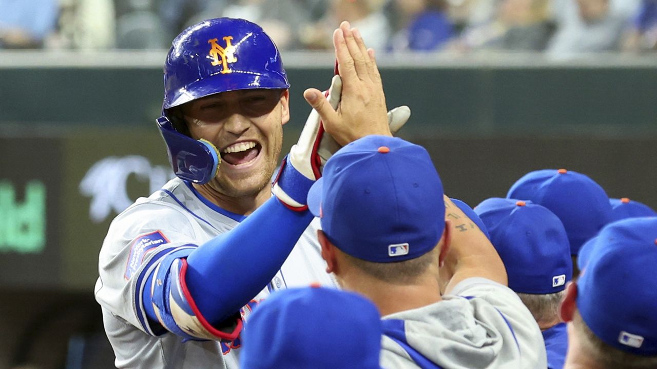 Mets win 14-2 over reigning World Series champ Rangers