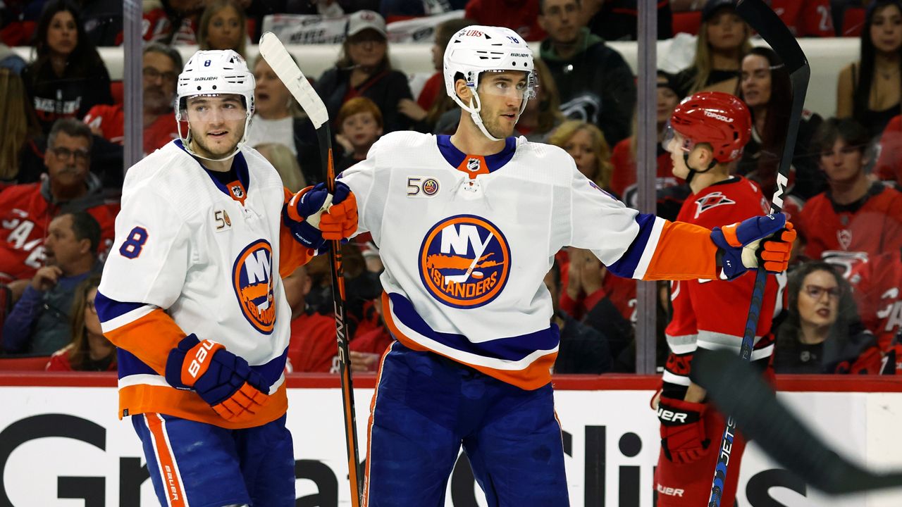 Islanders beat Hurricanes, cut playoff series deficit to 3-2