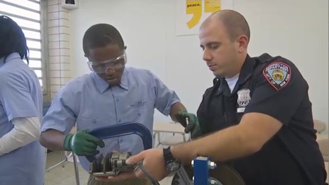 How correction officers, Rikers inmates team up for new class