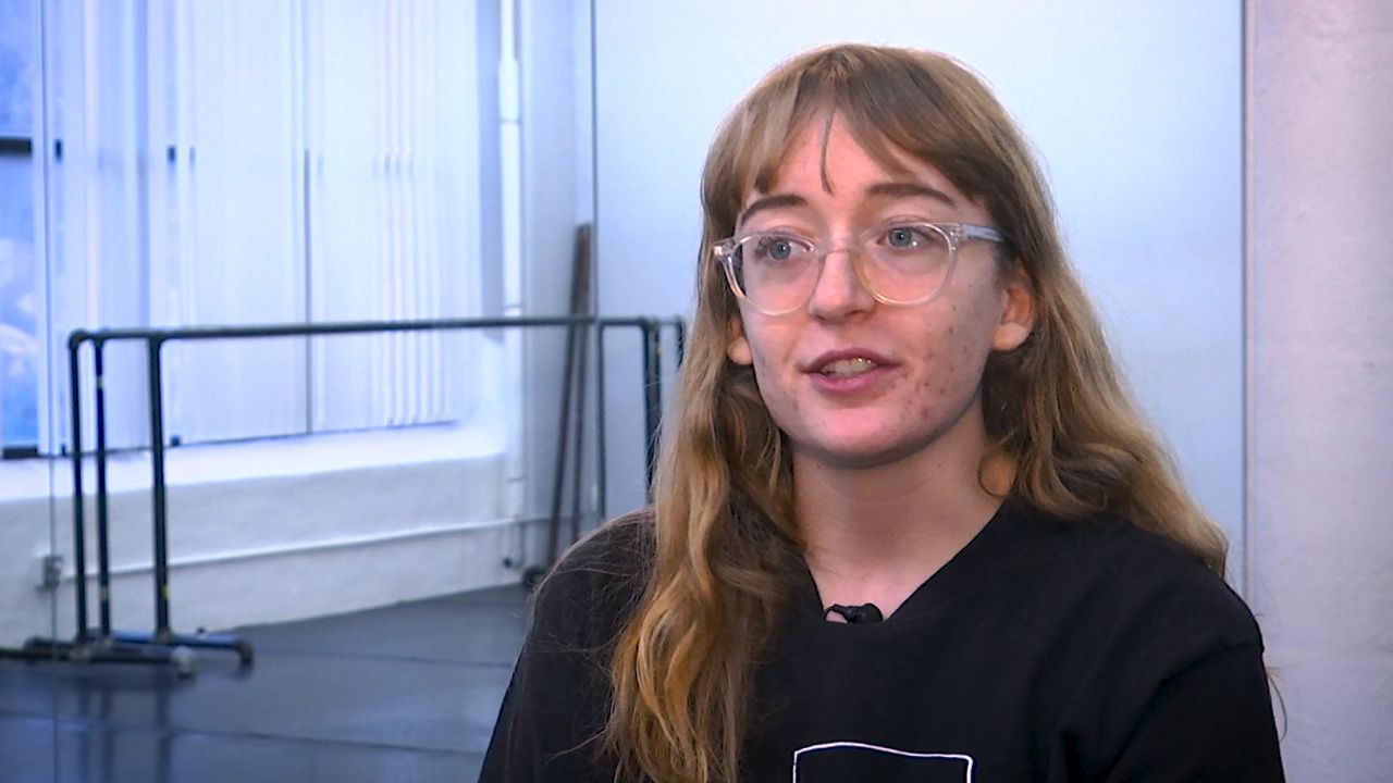 Rebecca Elbogen: Classically-Trained Ballet Dancer Gets Everyone On ...