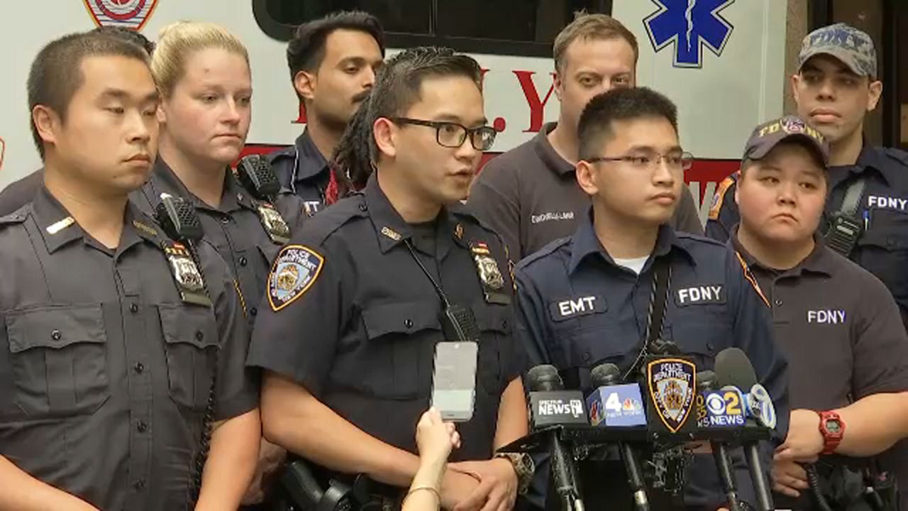 NYPD, EMT brothers help deliver baby in Times Square