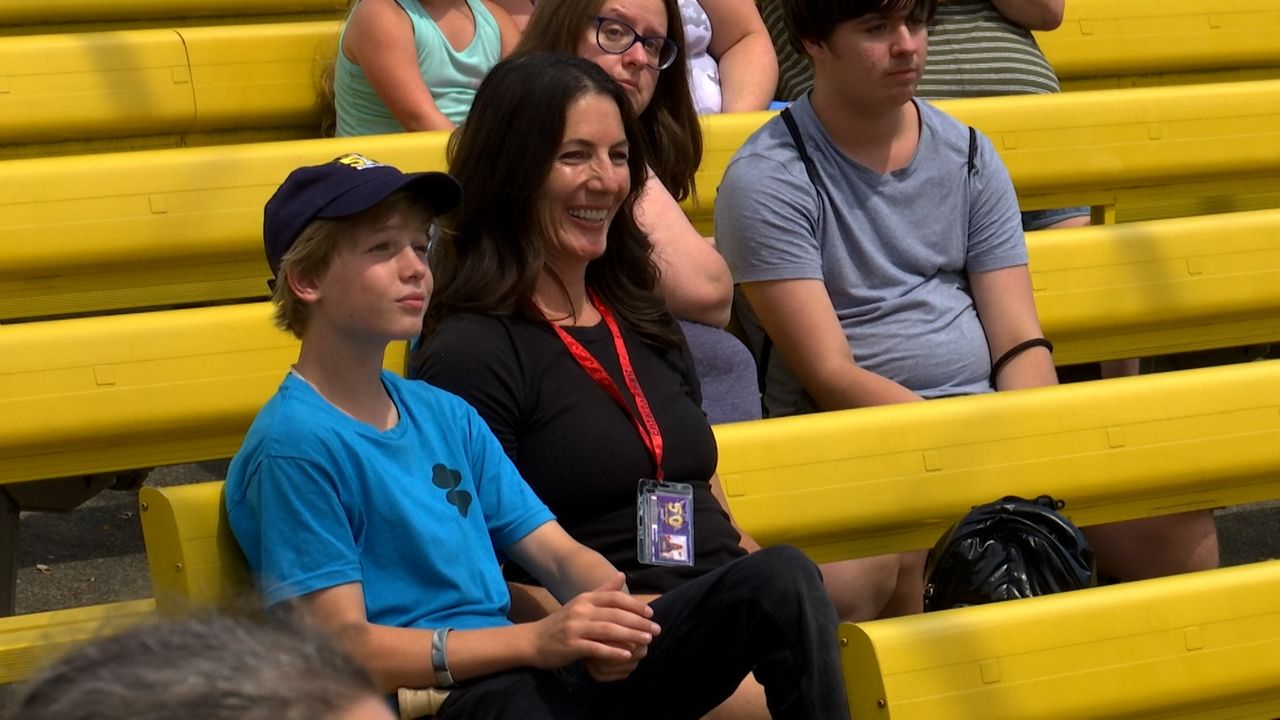 Twin actors star in Kings Island’s ‘Off The Rails’