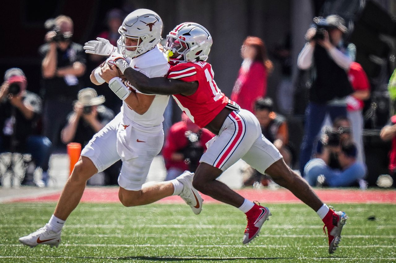 Defense propel No. 3 Ohio State past top-ranked Texas 14-7